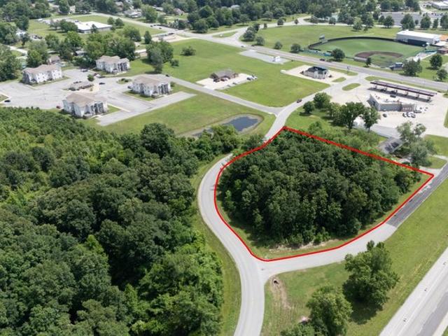 1100 Pin Oak Dr, Carterville, IL 62918