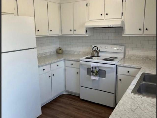 1100 Pineland Avenue 5D