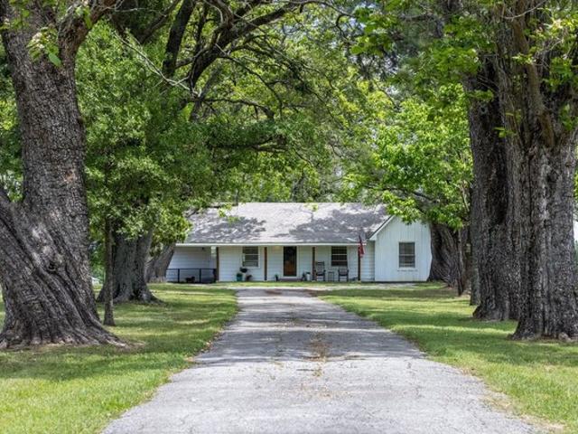 1100 Rs County Road 3150, Emory, TX 75440