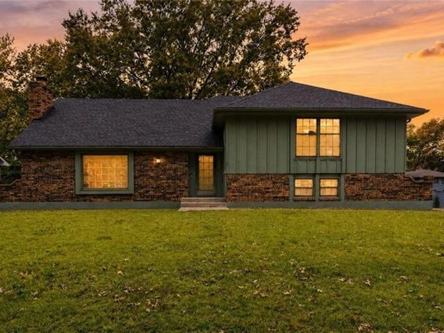 1100 SW Mic O Say Dr, Blue Springs, MO 64015