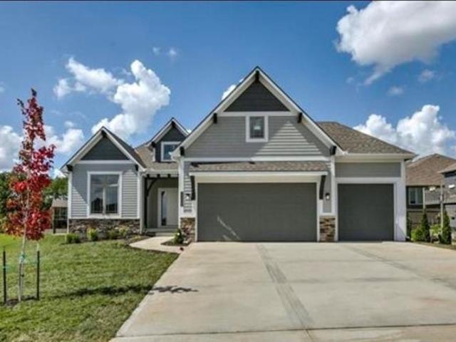 1100 SW Heather Dr, Lee's Summit, MO 64081