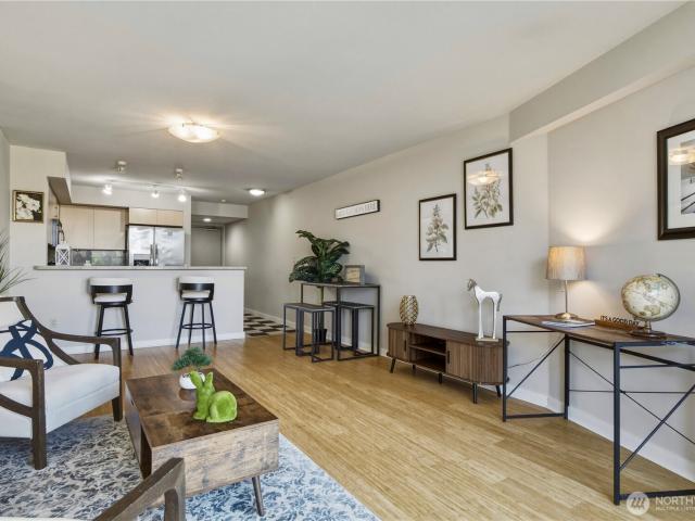 1100 th Avenue NE # 704