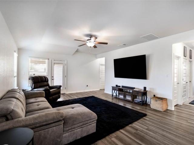 1100 View Dr
