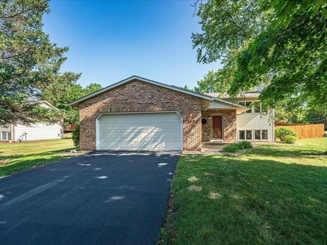 1100 W 158th St, Burnsville, MN 55306