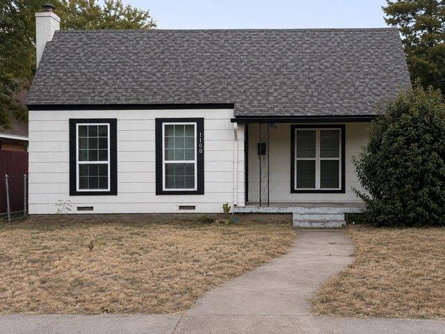 1100 W Waggoman St, Fort Worth, TX 76110
