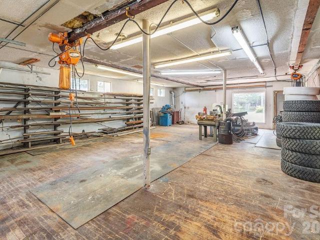 1100 1 Montreat Road