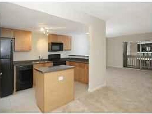 $1100 / 3br Luxury Condo Creek's Edge