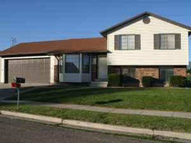 $1100 / 4br Beautiful 4 bed/ 1.5 bath Home on Large Lot Clearfield/ Syracuse border