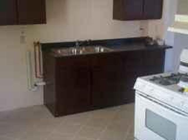 $1100 / 4br New Kitchen, Bath, W/D hookups. Worcester map