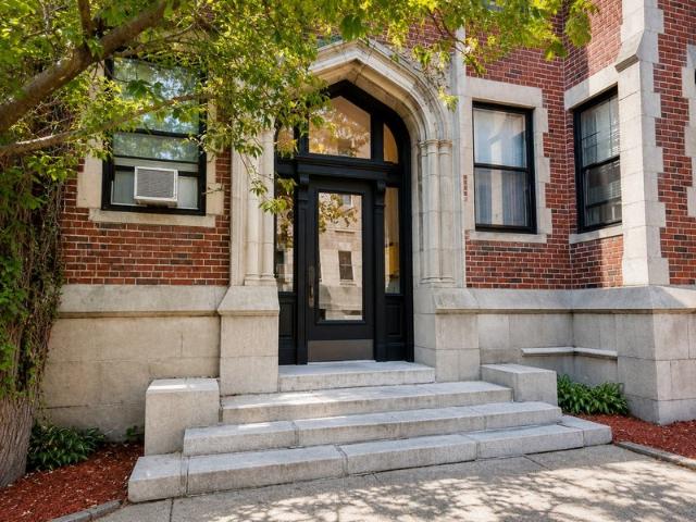$1100 700ft Chester St Room Available Allston