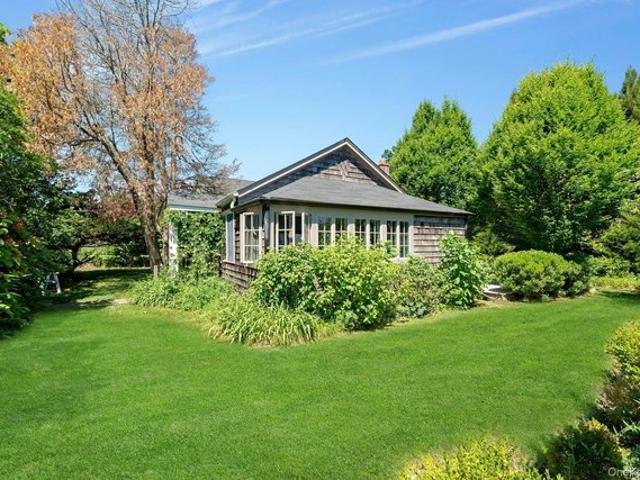 1100 7th St, Greenport, NY 11944