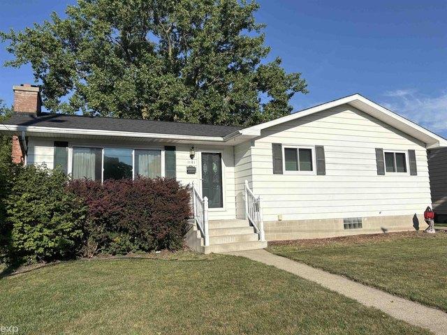 1101 Maple St, Essexville, MI 48732