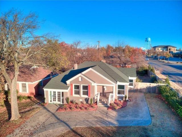 1101 Marlboro Ln, Nichols Hills, OK 73116