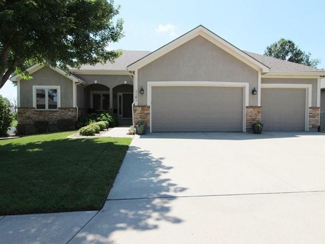 1101 NW Pecan Dr, Grain Valley, MO 64029