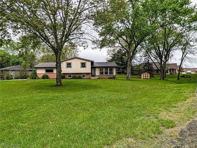 1101 Chaparrel Rd SW, Hartville, OH 44632