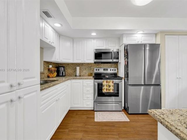 1101 Colony Point Cir Apt 309, Pembroke Pines, FL 33026