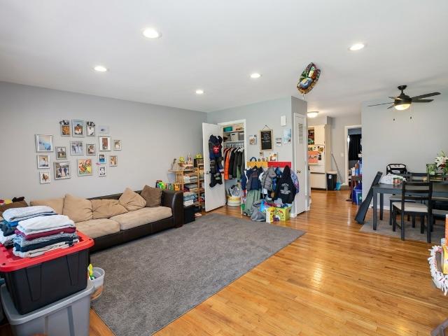 1101 E Algonquin Road # 18