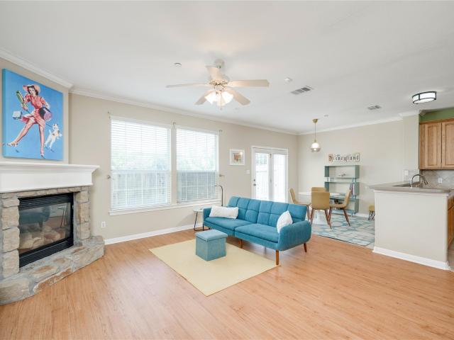 1101 E Parmer Ln # 315