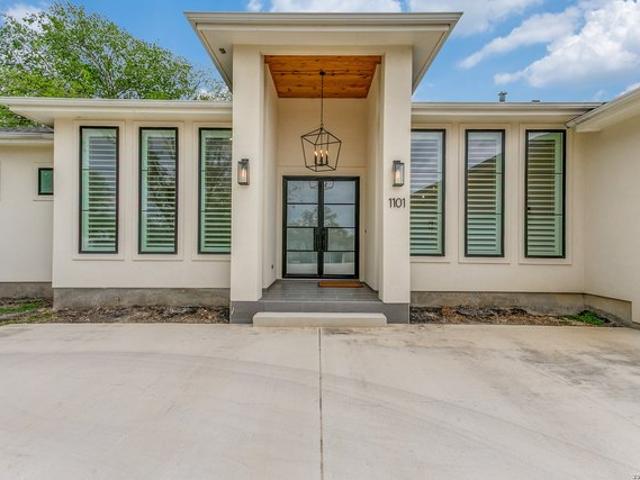 1101 Garraty Rd, Terrell Hills, TX 78209