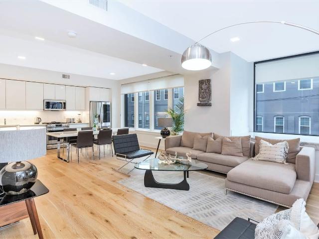 1101 Grand St # 302