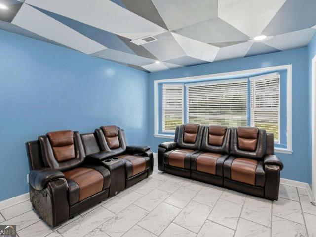 1101 Lloyd Drive