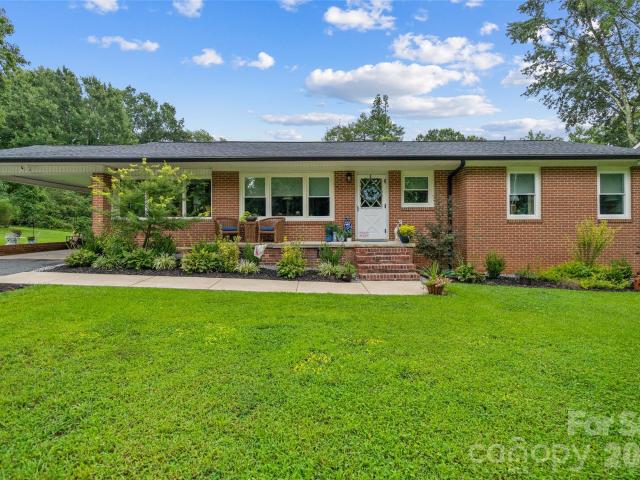 1101 Rosewood Avenue