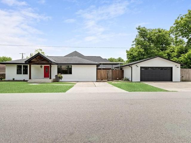 1101 Sun Ave, Port Neches, TX 77651