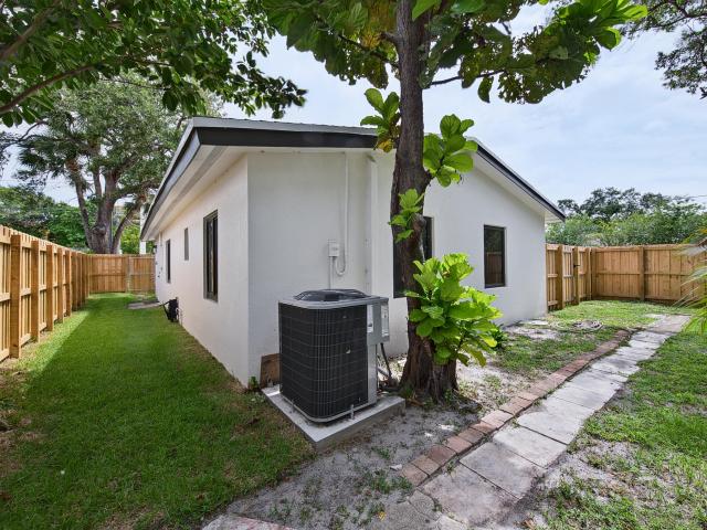 1101 SW 19th Ave, Fort Lauderdale, FL 33312 | MLS #B26038