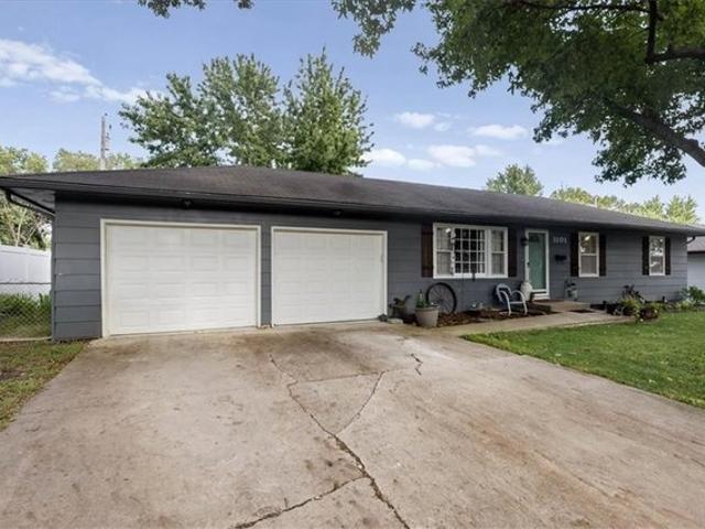 1101 S Highland Dr, Harrisonville, MO 64701