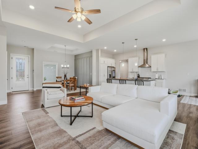 1101 shadow hawk ct