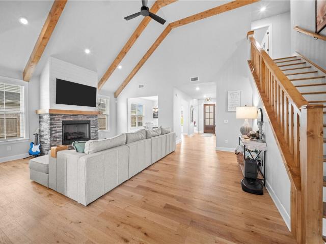 1101 Silver Maple Street