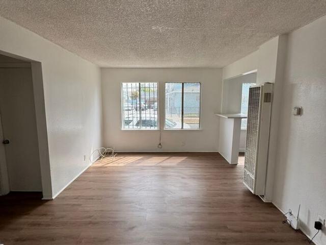 1101 W 45th St Los Angeles, CA 90037