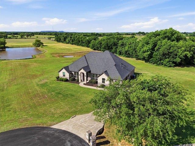 1101 W Iberian Ct, Granbury, TX 76048