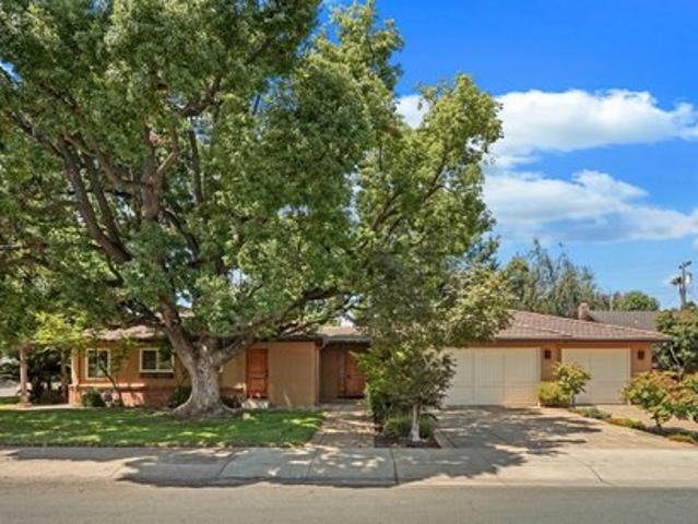 1101 W Oak St, Lodi, CA 95240