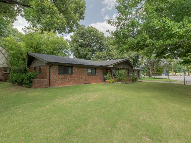 1101 Woodlawn Place