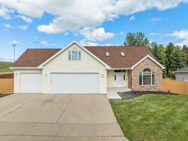 1101 10th St SW, Minot, ND 58701