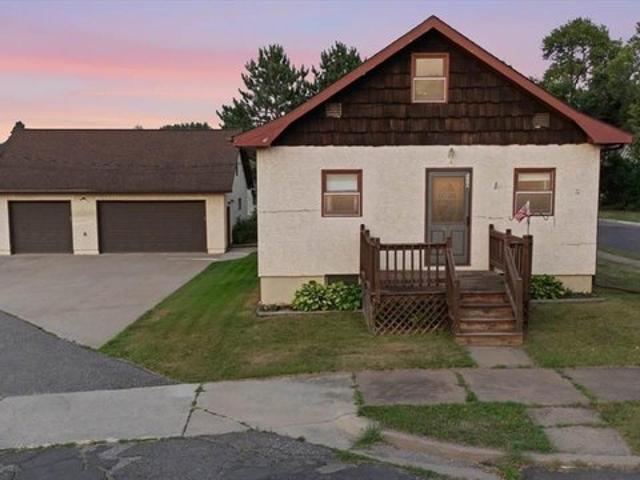 1102 McKinley Ave, Eveleth, MN 55734
