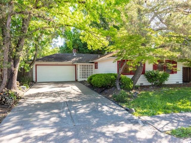 1102 Michigan Dr, Santa Rosa, CA 95405