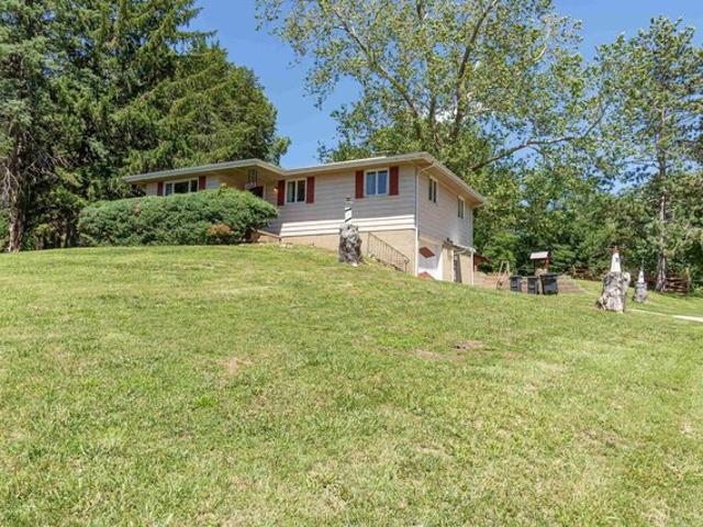 1102 N Parkway Dr, Pekin, IL 61554
