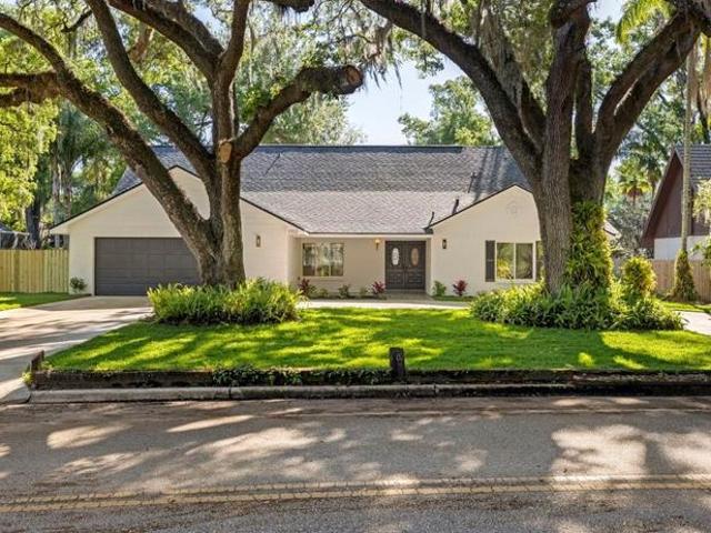 1102 N Riverhills Dr, Temple Terrace, FL 33617
