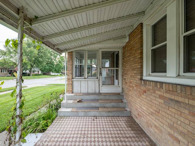 1102 N Riley Avenue