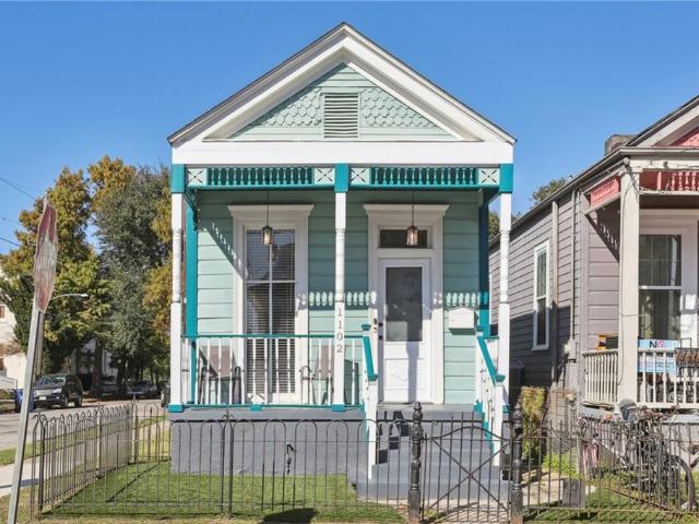 1102 Adams Street
