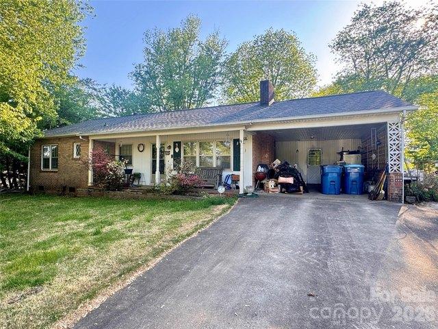 1102 Afton Dr, Lenoir, NC 28645