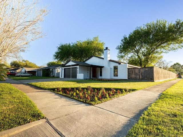 1102 Ashdale Dr, Sugar Land, TX 77498 | MLS #97092 | Compass