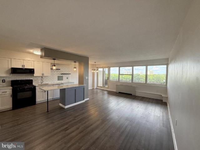 1102 Barclay Towers