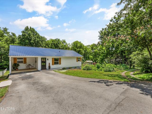1102 Brookside Ave