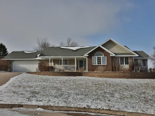 1102 Bruce Ln, Pella, IA 50219