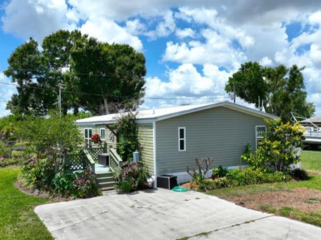 1102 Casey Ln, Okeechobee, FL 34974