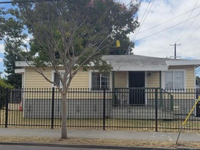 1102 E 69th Ave, Oakland, CA 94612