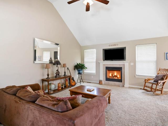 1102 E Cobblestone Drive